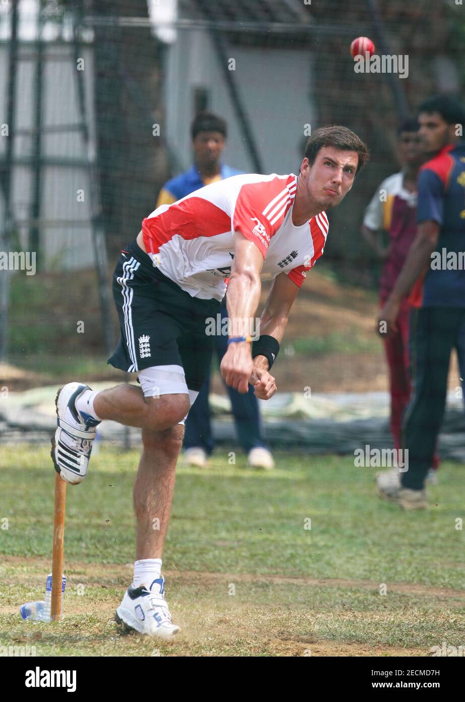 P sara oval hi-res stock photography and images - Alamy