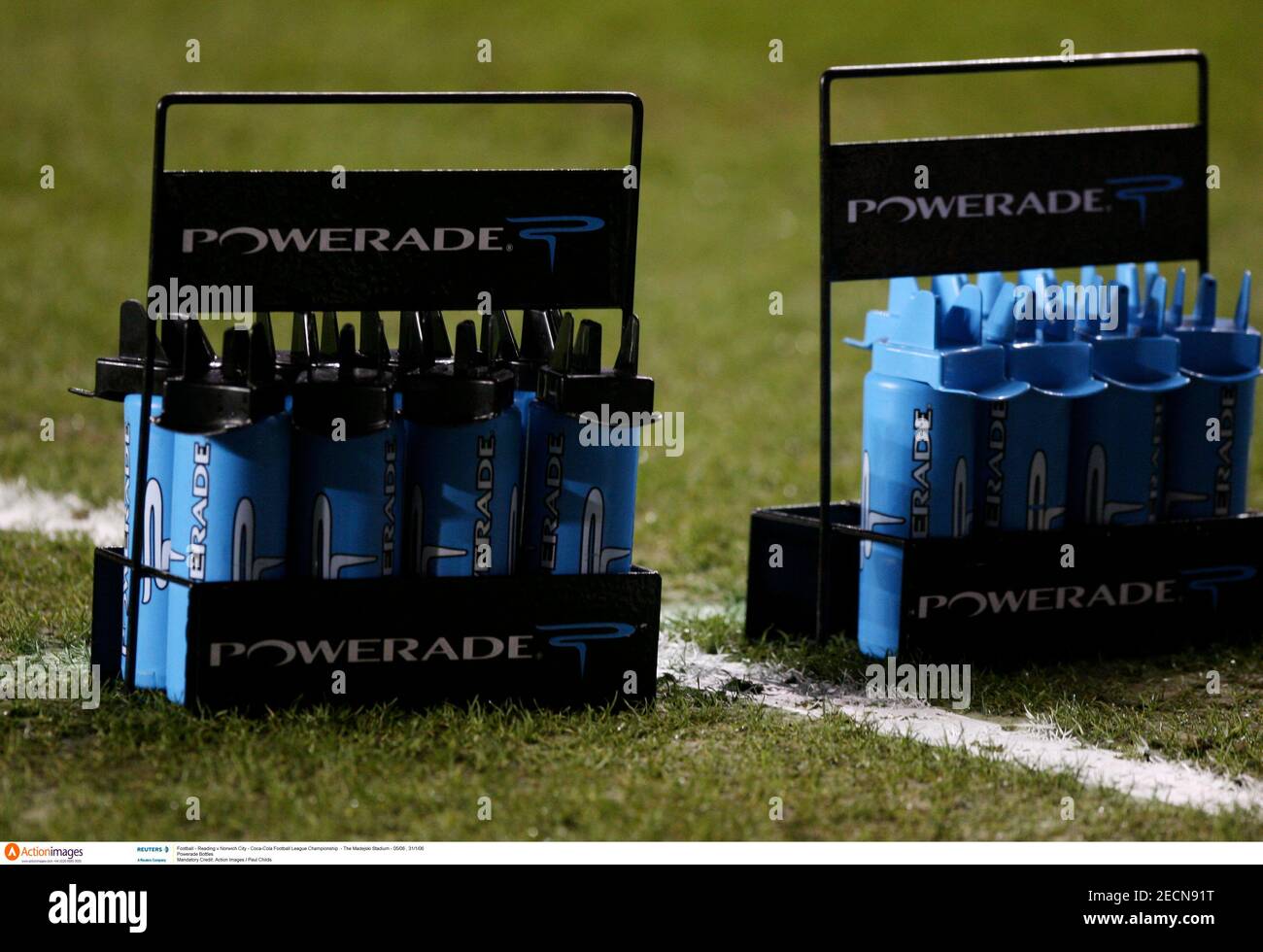 Powerade bottles hi-res stock photography and images - Alamy