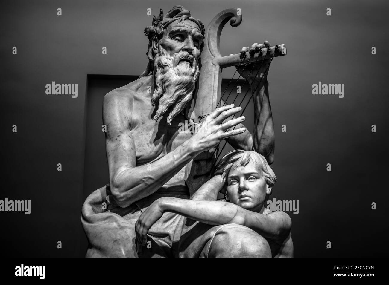 Harp sculpture hi-res stock photography and images - Alamy