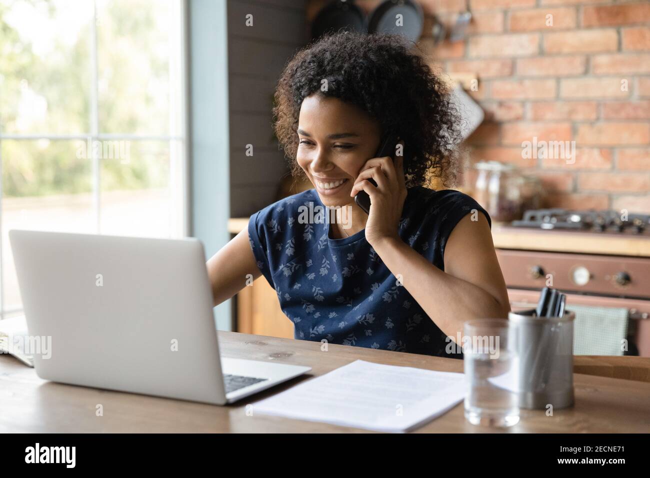 Black businesswoman making phone hi-res stock photography and images ...