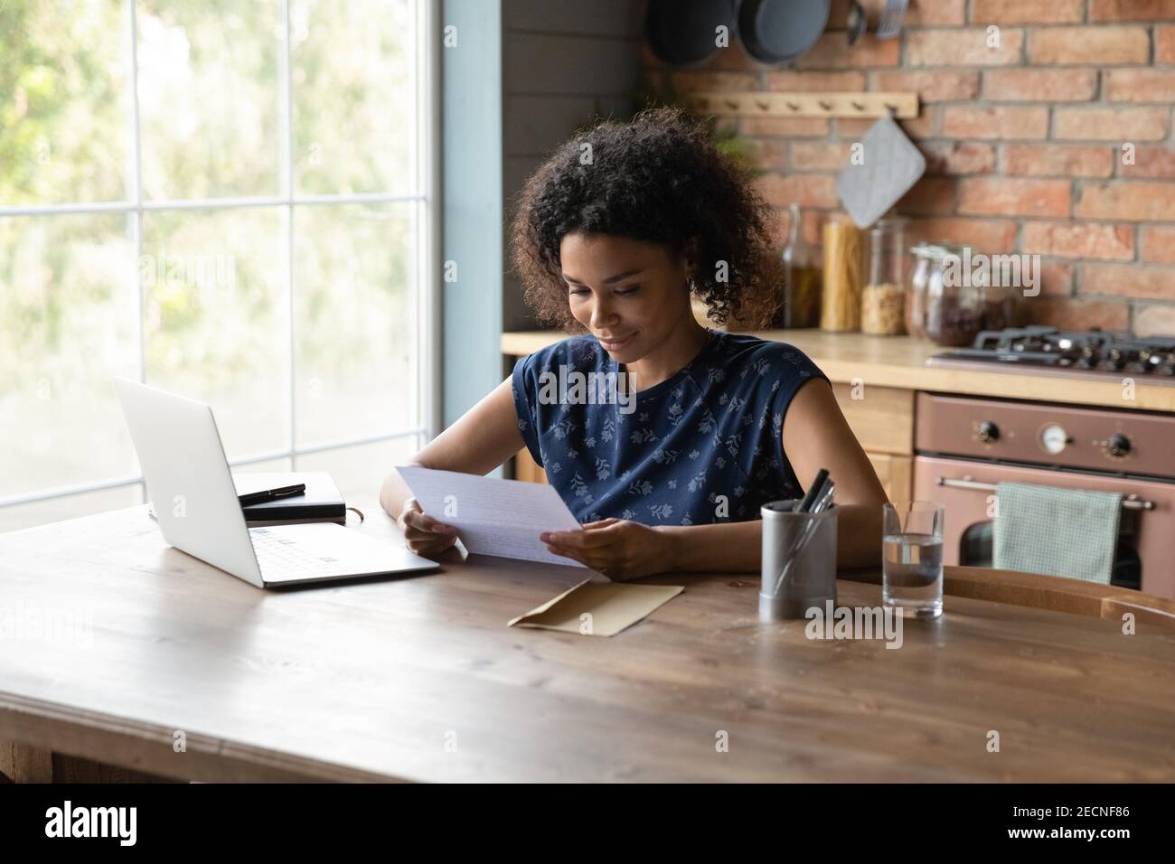 Black woman reading letter hi-res stock photography and images - Alamy