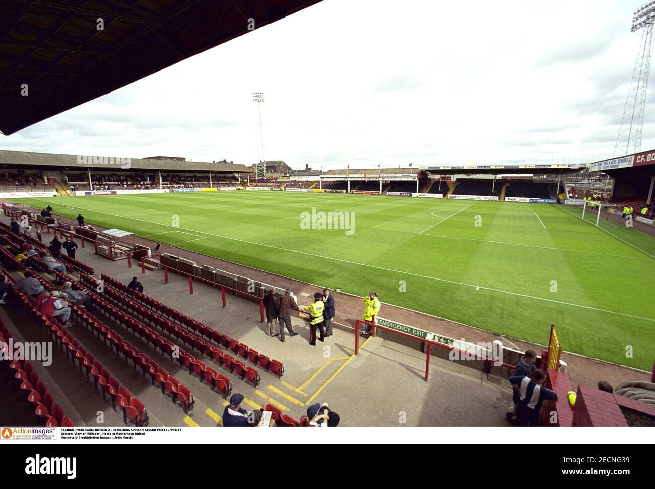 Millmoor home of rotherham united hi-res stock photography and images ...