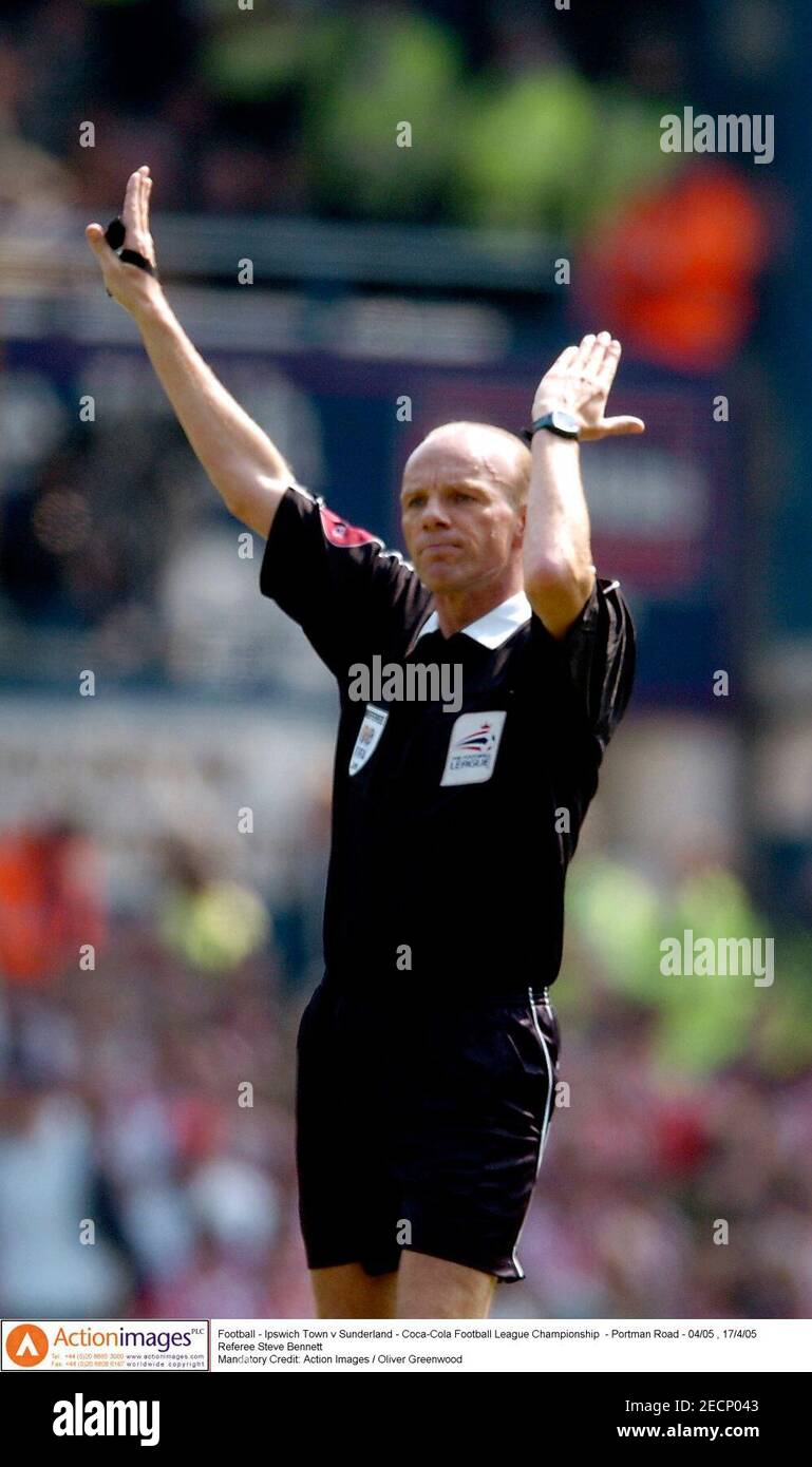 Referee steve bennett hi-res stock photography and images - Alamy