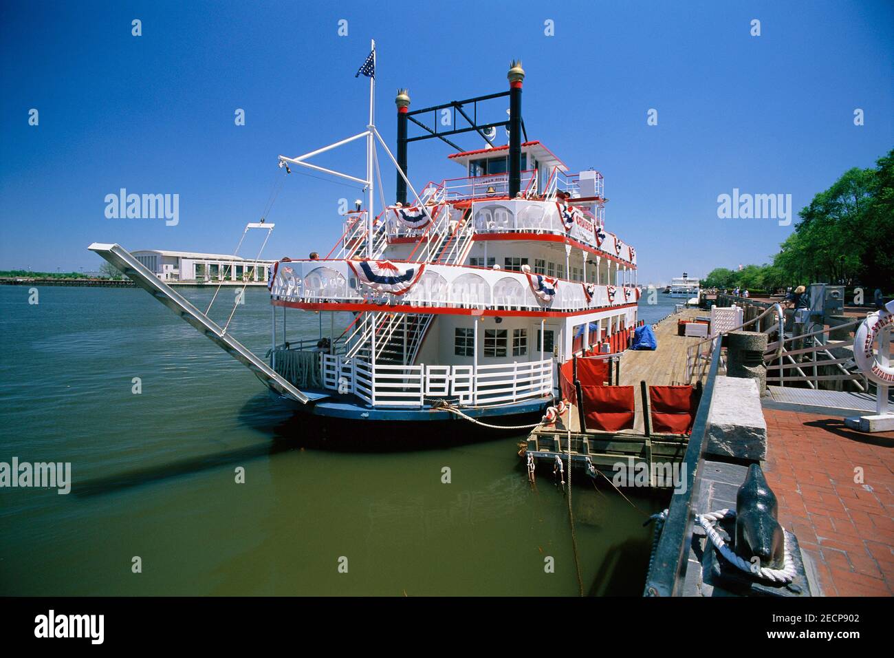 Historic Paddle wheeler Riverboat on the Savannah River, Savannah ...
