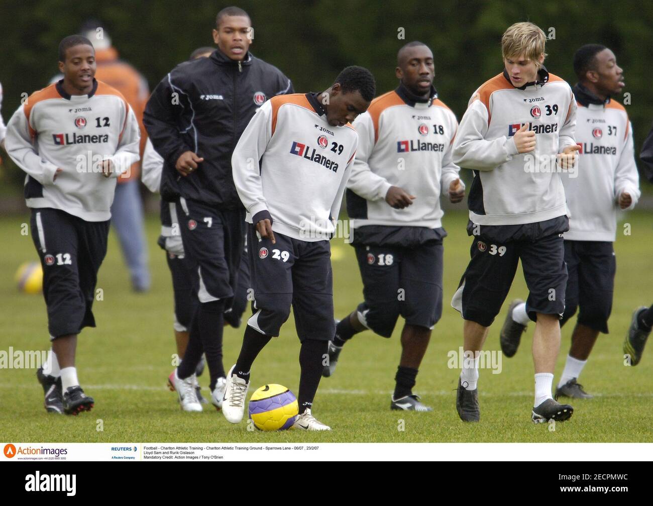 Soccer charlton athletic training sparrows lane hi-res stock ...