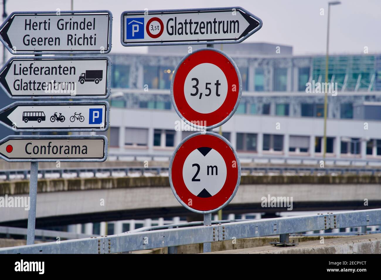 Parking deck sign hi-res stock photography and images - Alamy