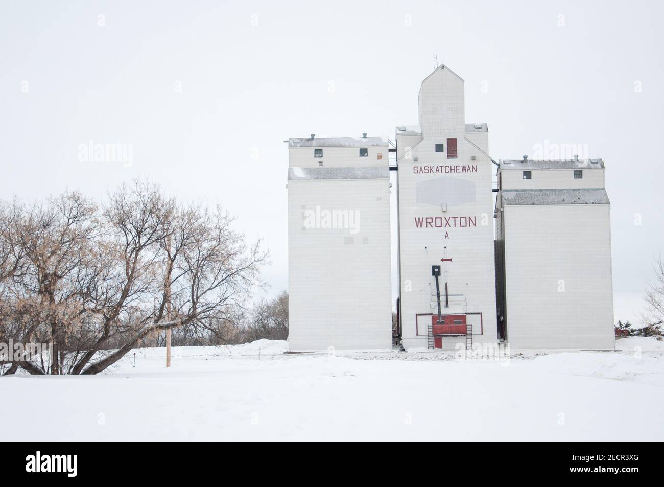 Saskatchewan pool grain elevator hi-res stock photography and images ...
