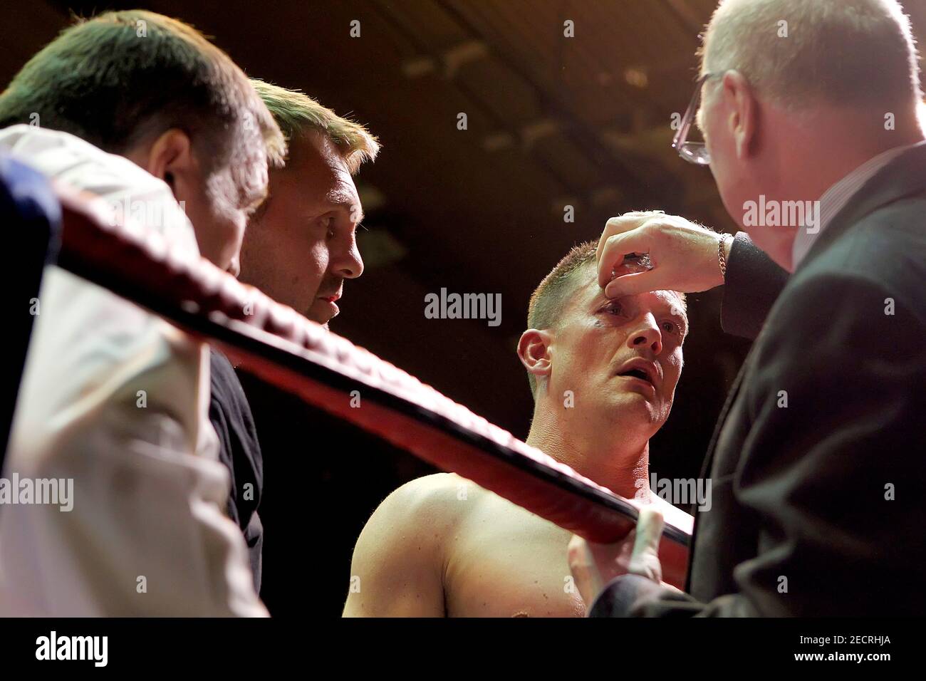Ringside doctor hi-res stock photography and images - Alamy
