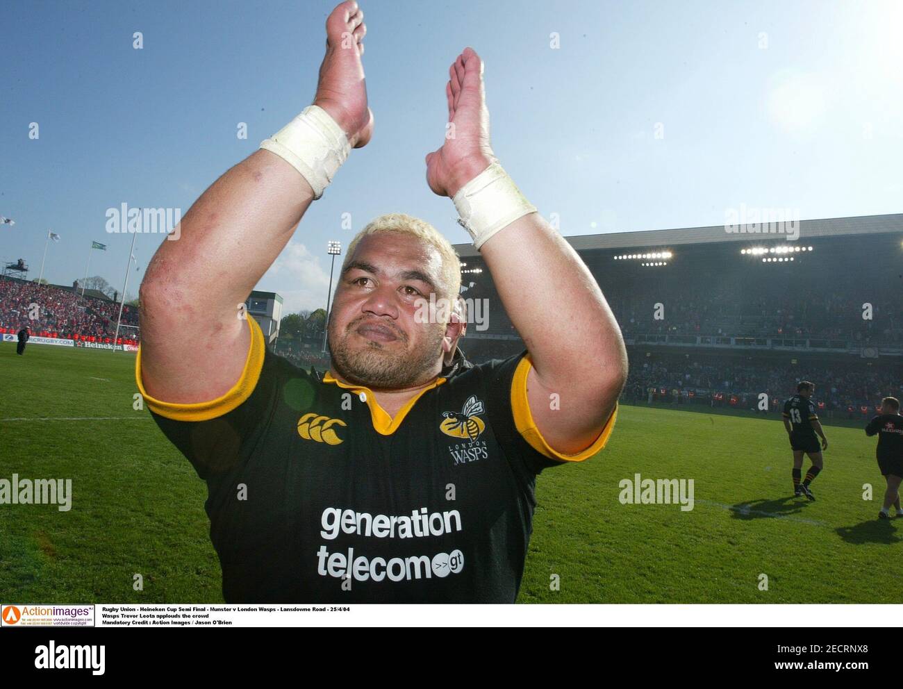 Heineken cup crowd hi-res stock photography and images - Alamy