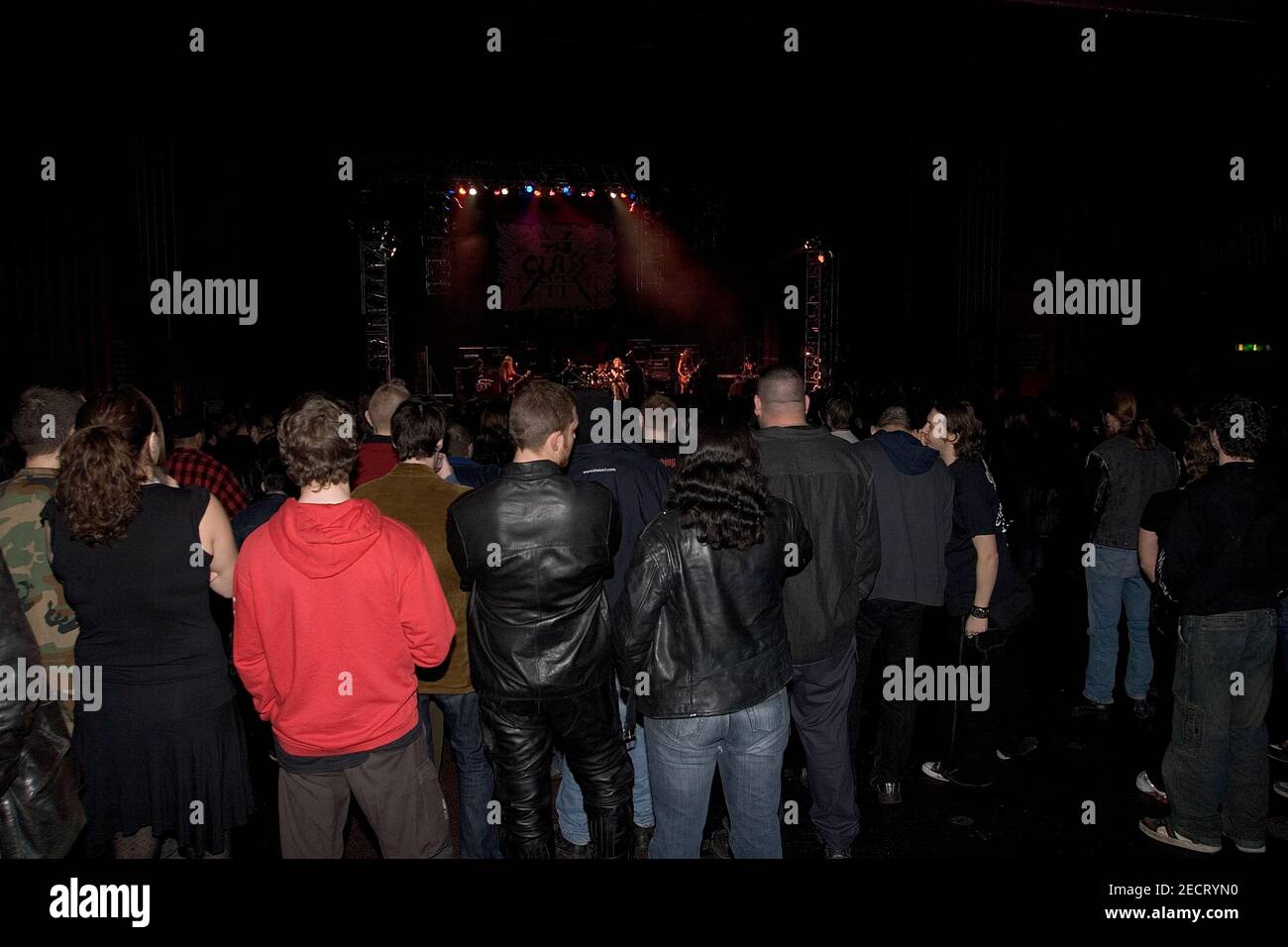 Hammersmith apollo audience hi-res stock photography and images - Alamy