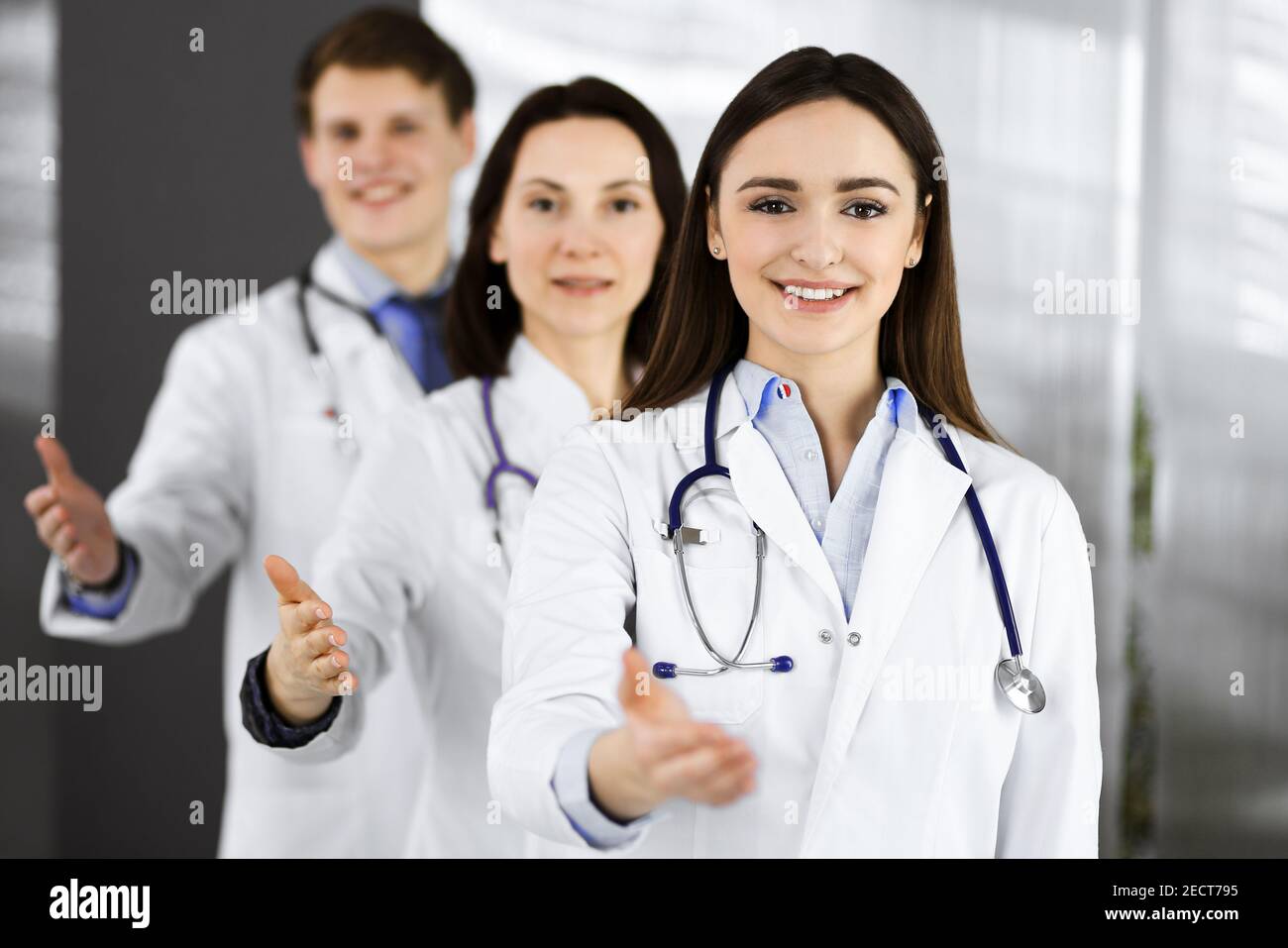 Give cheering hi-res stock photography and images - Alamy