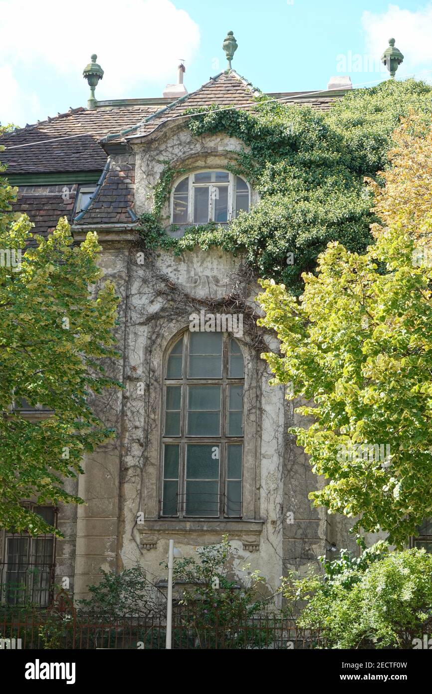 Urbex villa hi-res stock photography and images - Alamy