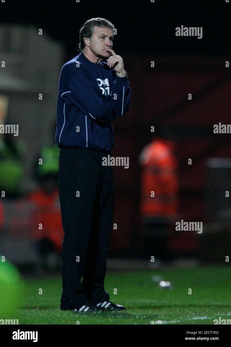 Afc bournemouth manager kevin bond hi-res stock photography and images ...