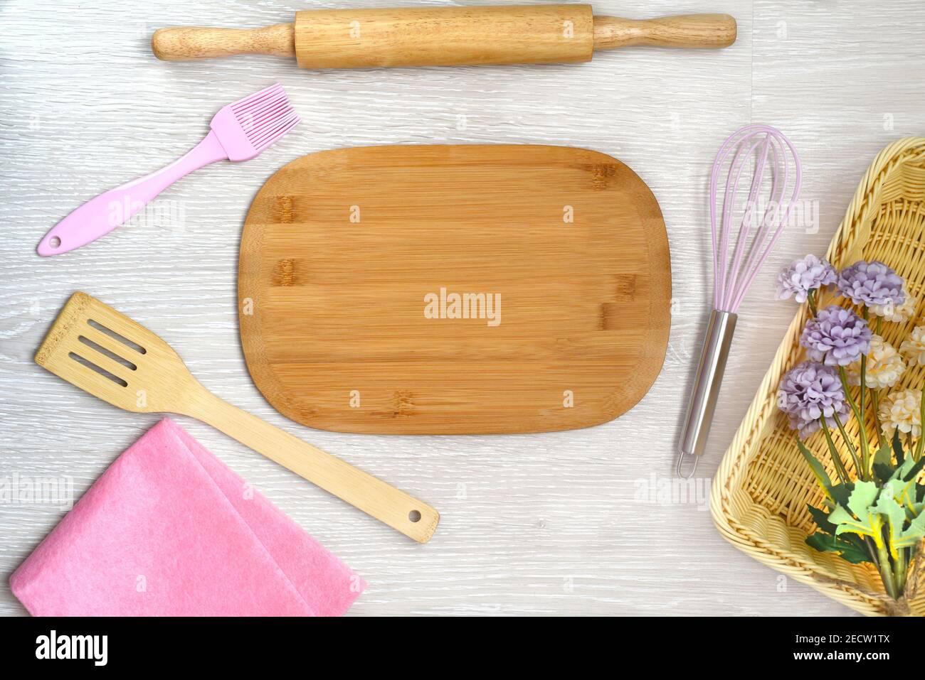 Pink kitchen utensils hi-res stock photography and images - Alamy
