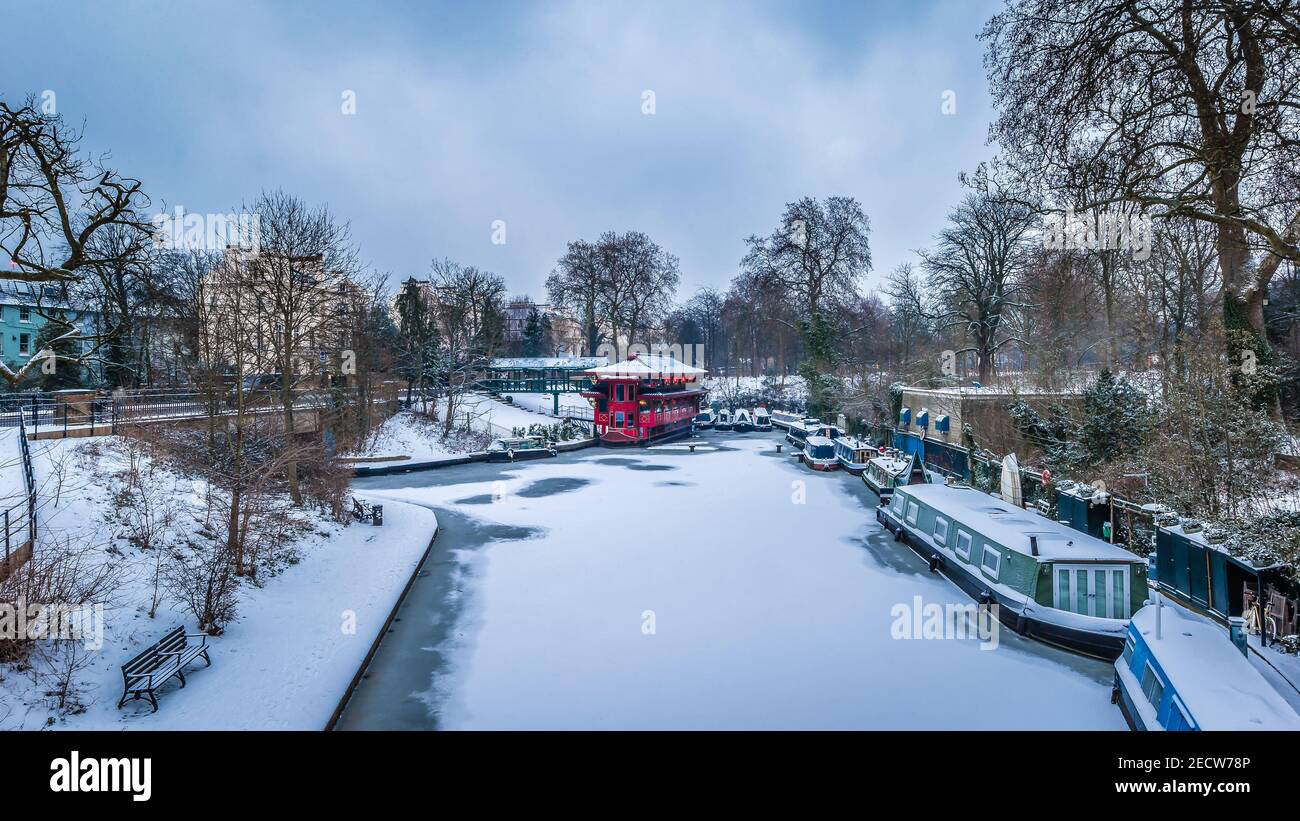 Frozen Feng Shang Princess on Regent Canal in London Stock Photo - Alamy