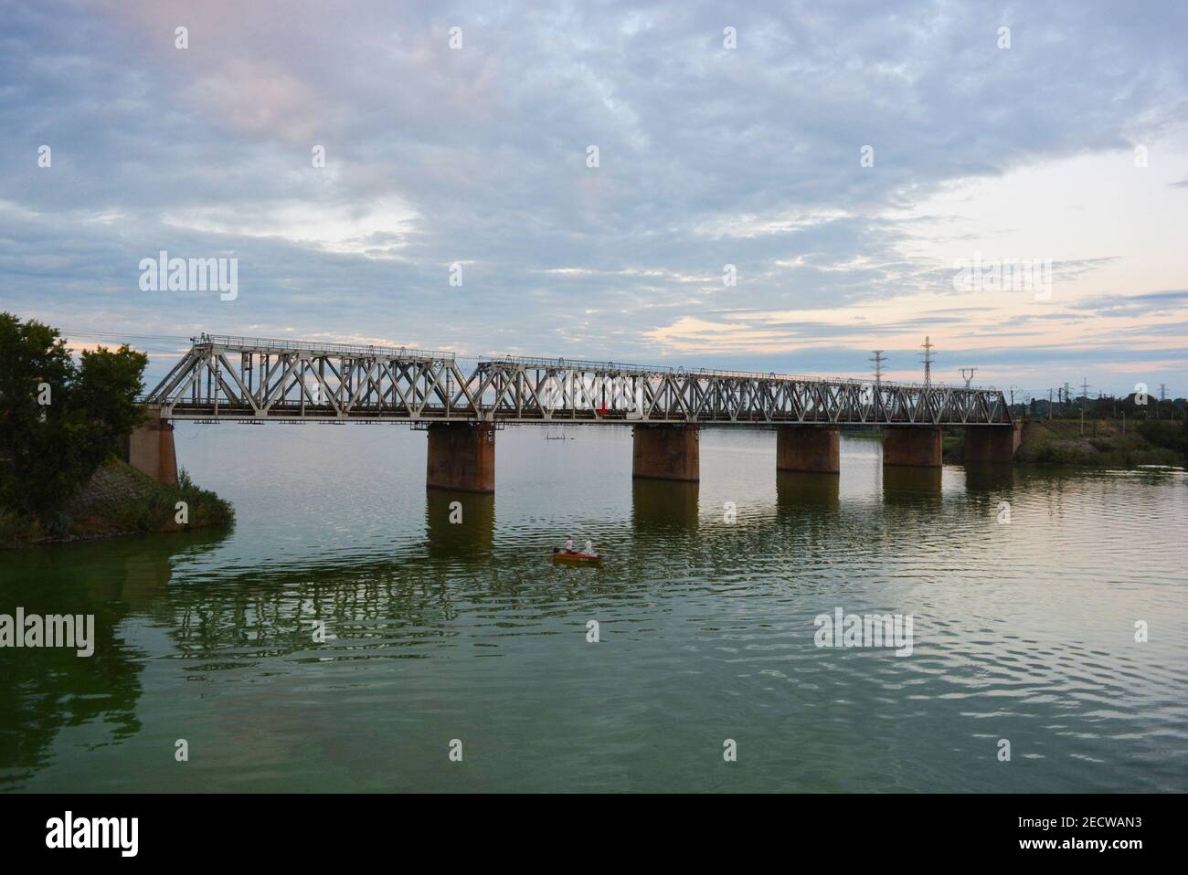 The gray Samara railway bridge over the surface of the Samara river ...