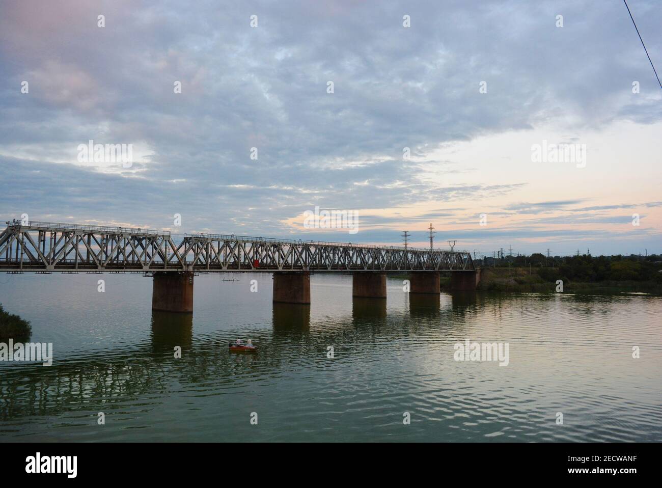 The gray Samara railway bridge over the surface of the Samara river ...