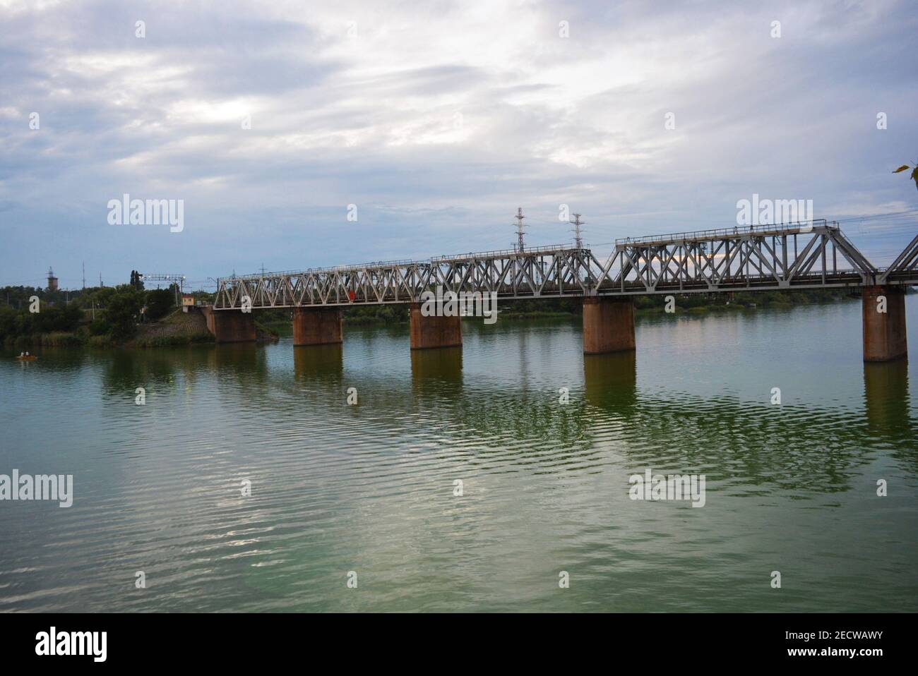 The gray Samara railway bridge over the surface of the Samara river ...