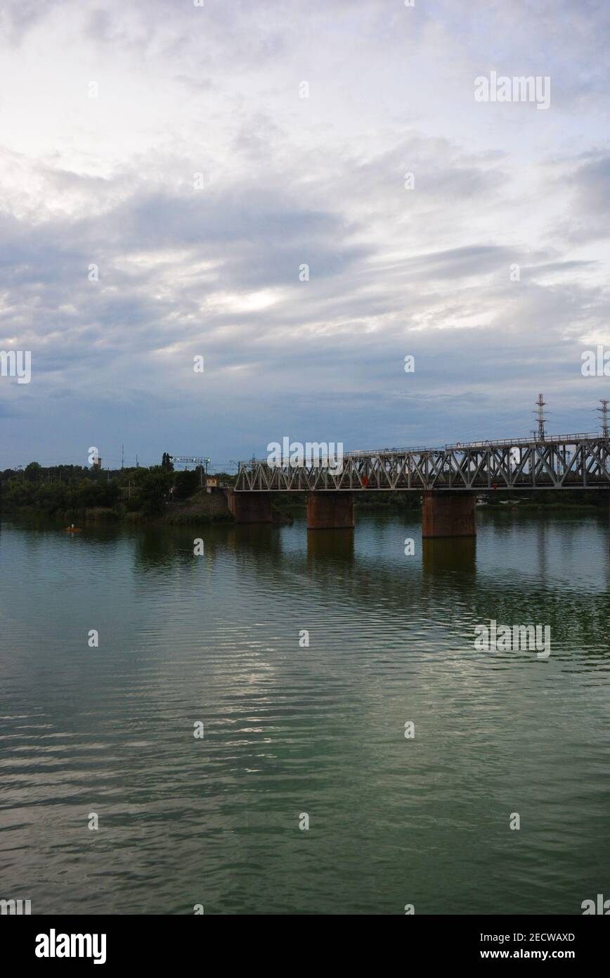 The gray Samara railway bridge over the surface of the Samara river ...