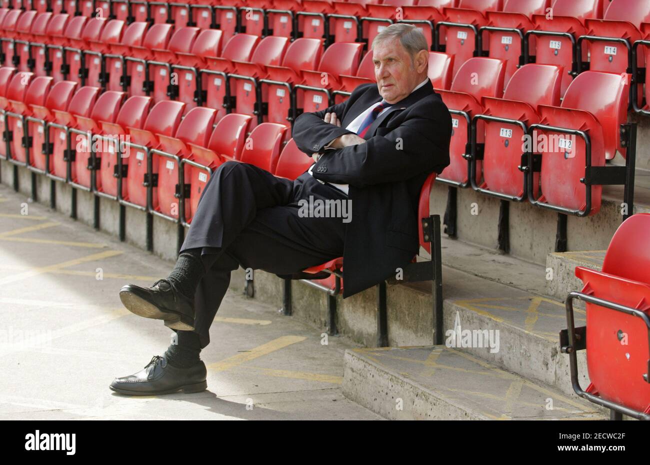 Referee jack taylor hi-res stock photography and images - Alamy