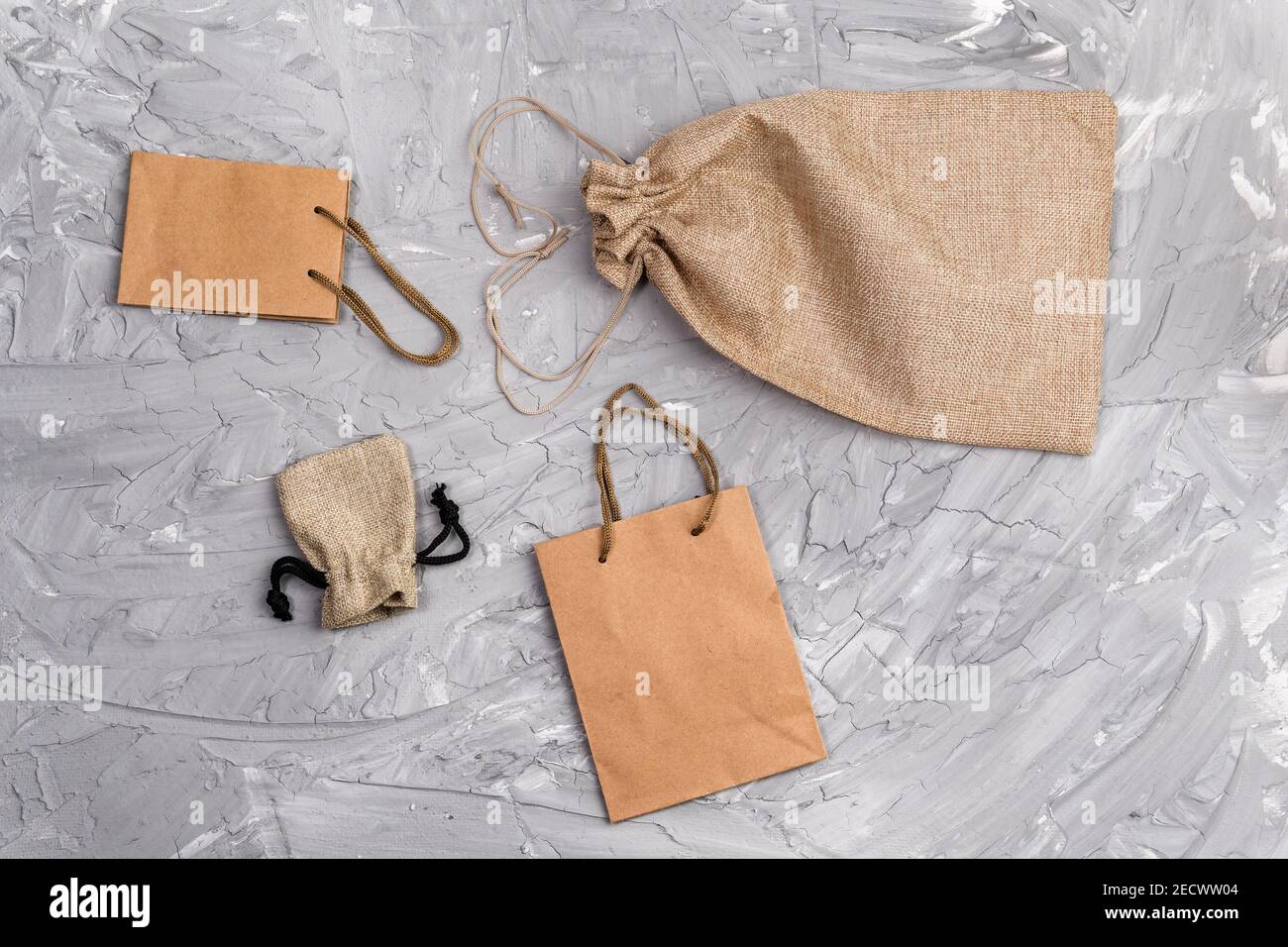 Paper replacing plastic hi-res stock photography and images - Alamy