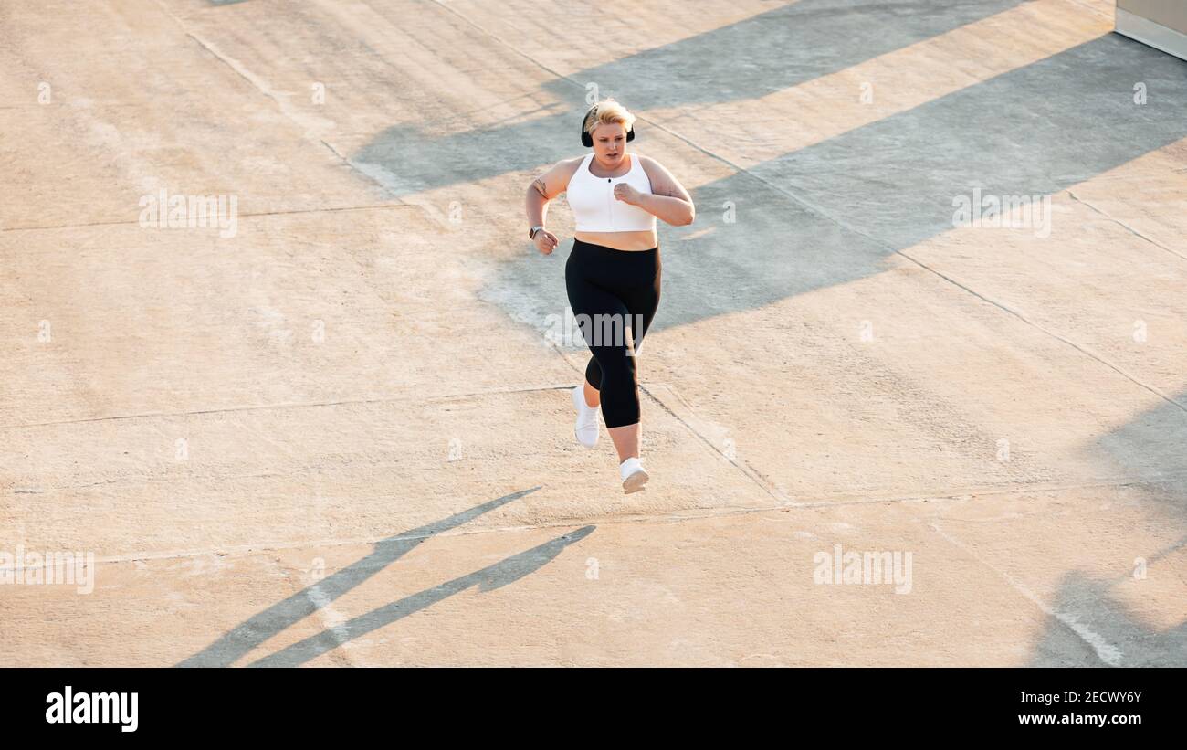 Curvy female hi-res stock photography and images - Alamy