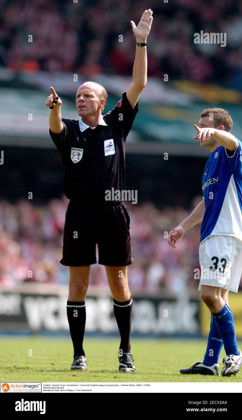 Referee steve bennett hi-res stock photography and images - Alamy