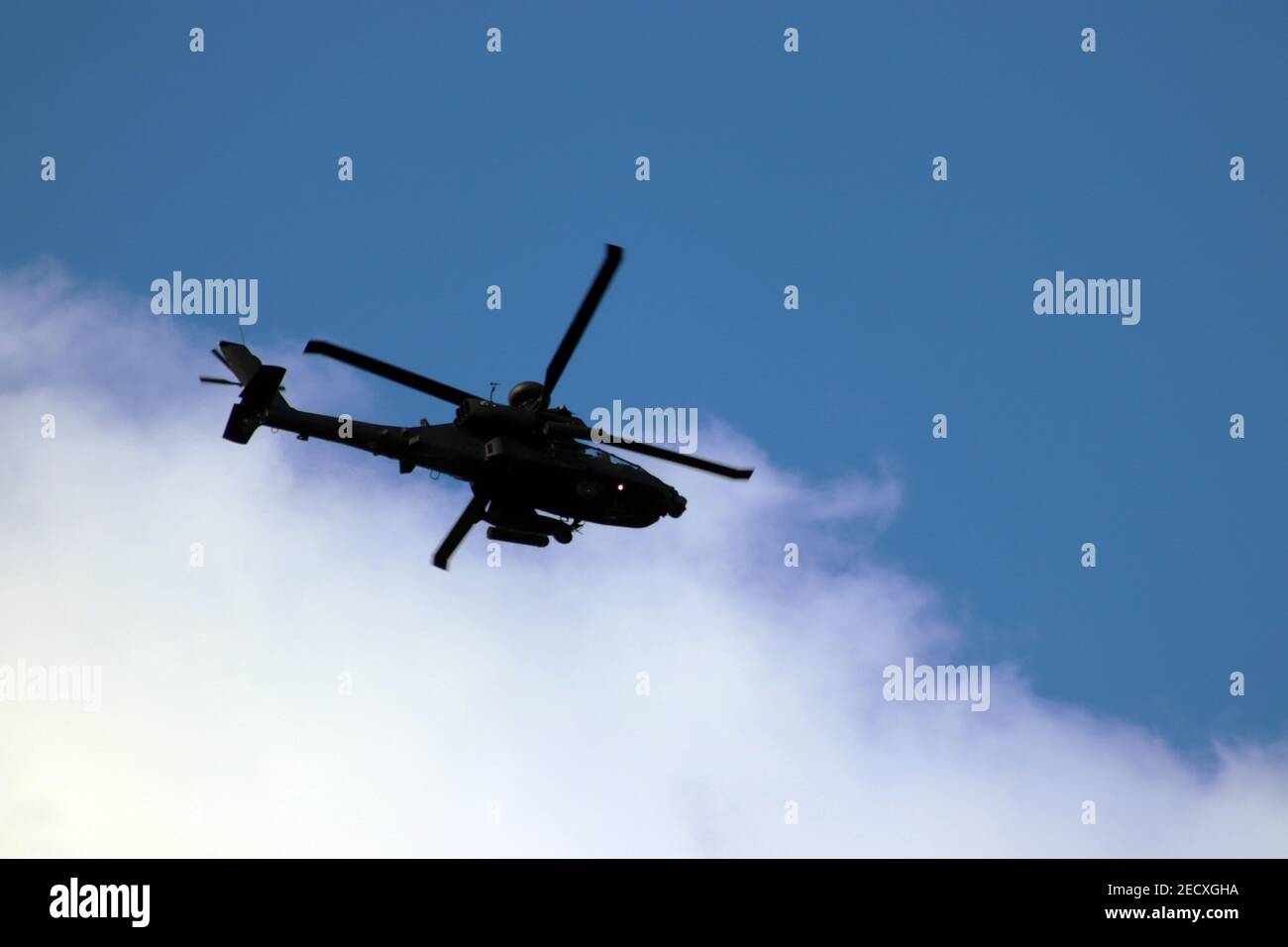 An Apache helicopter flying in the Uk Stock Photo - Alamy