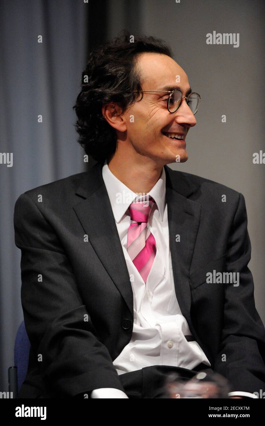 Neurological research scientist hi-res stock photography and images - Alamy