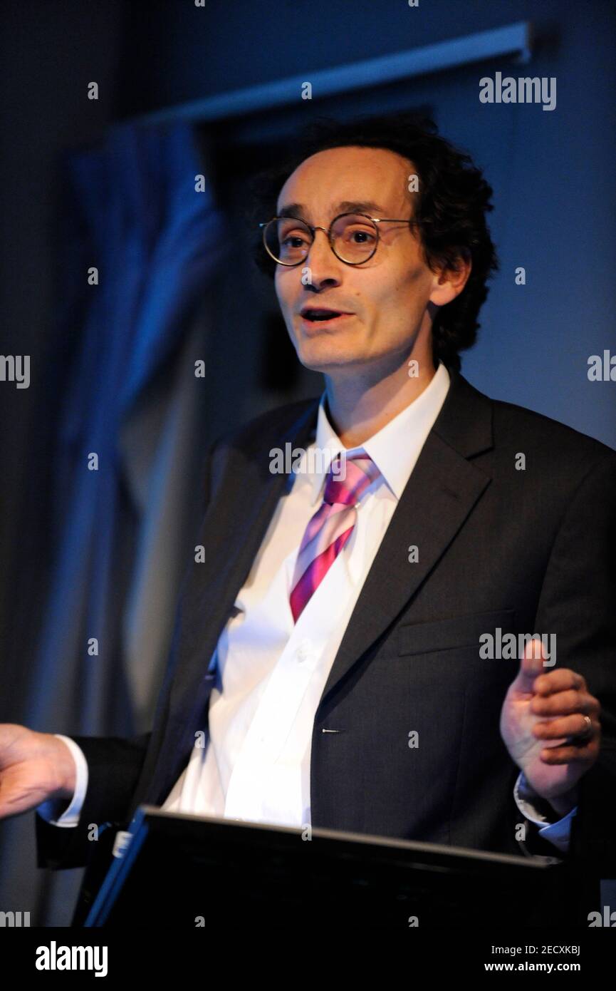 Neurological research scientist hi-res stock photography and images - Alamy