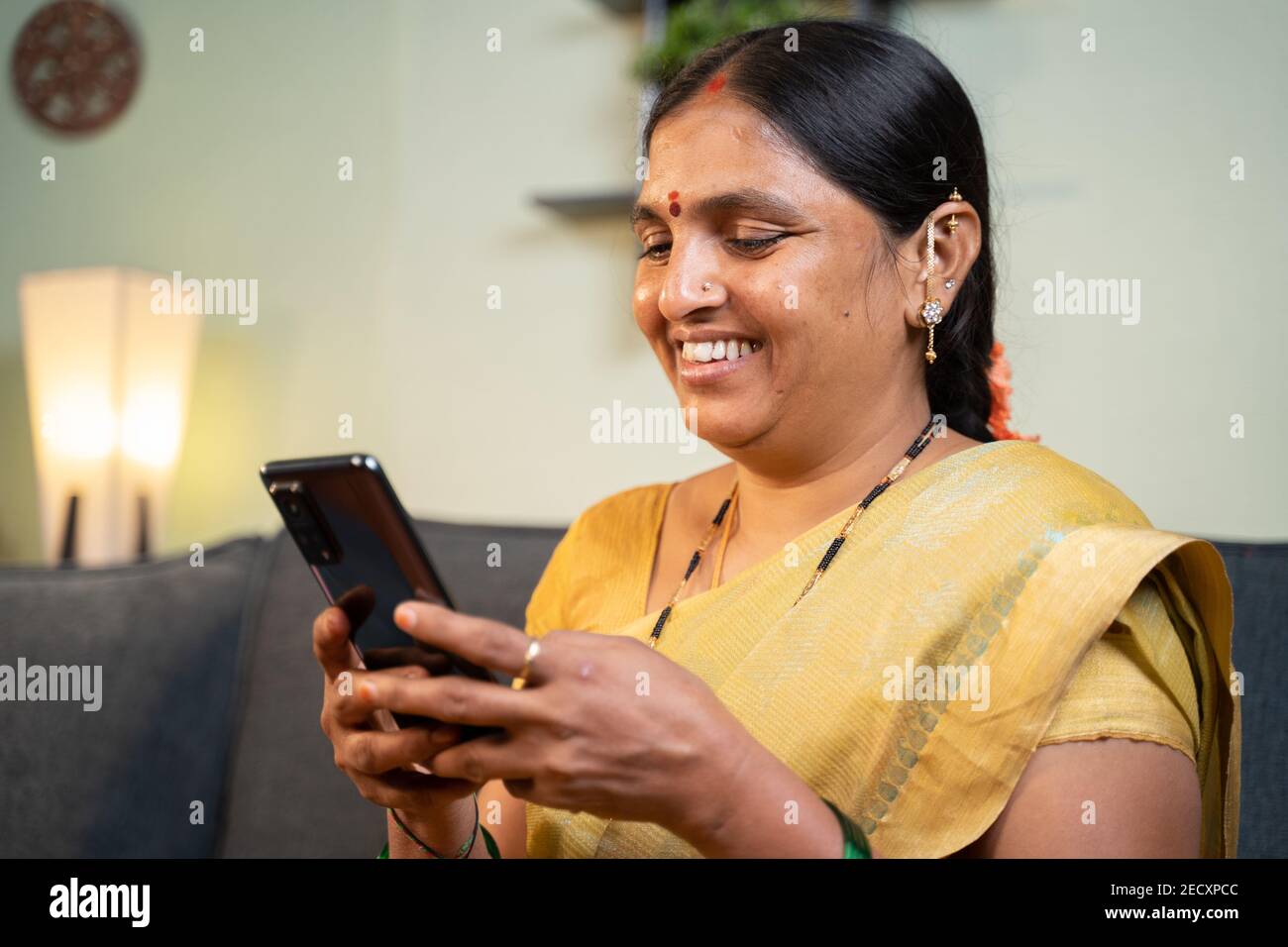 Indian using mobile hi-res stock photography and images - Alamy