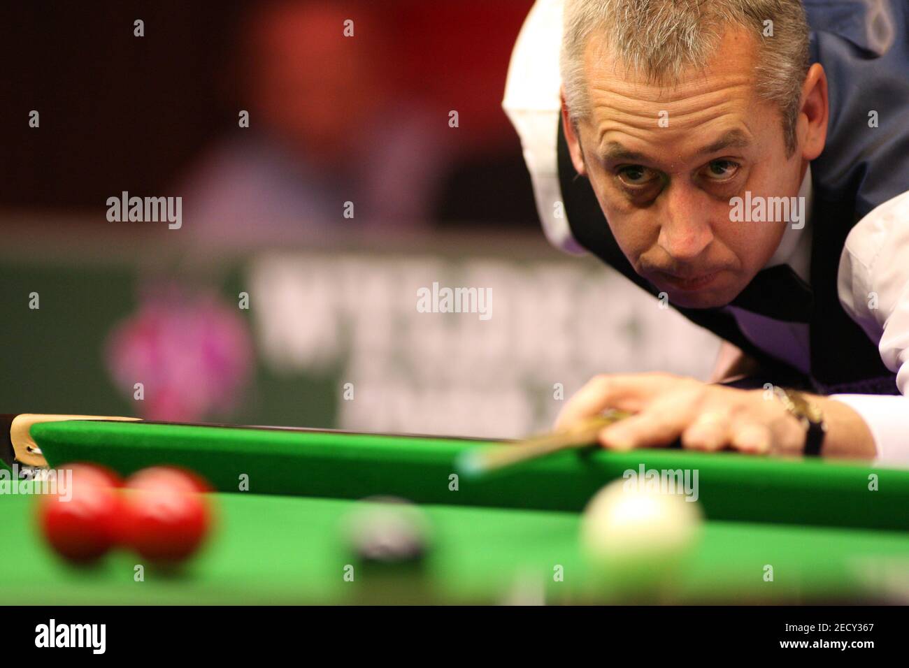 Nigel bond snooker hi-res stock photography and images - Alamy