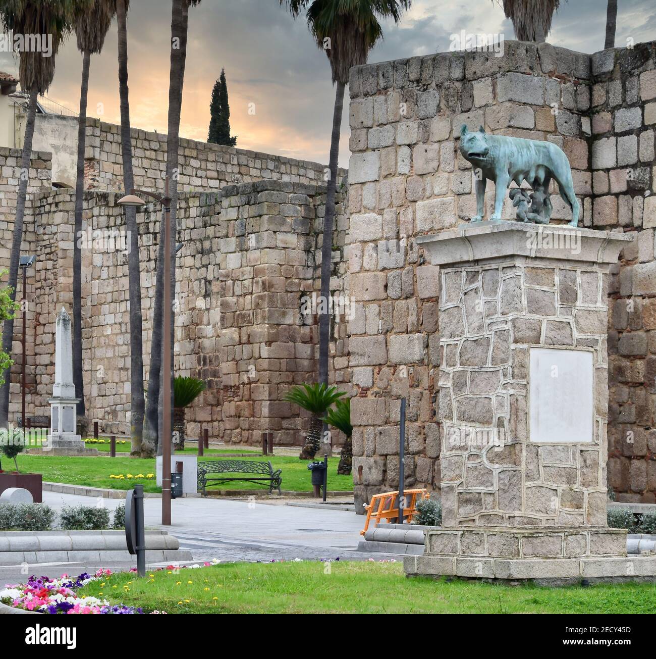 The bronze sculpture she-wolf Luperca in Italy Stock Photo - Alamy