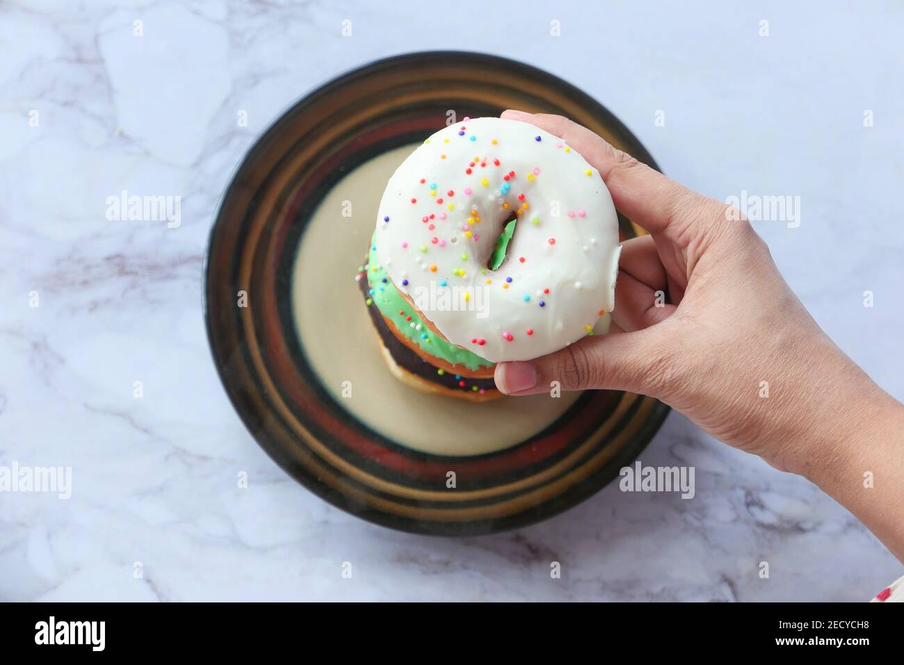 Holding up donuts hi-res stock photography and images - Alamy