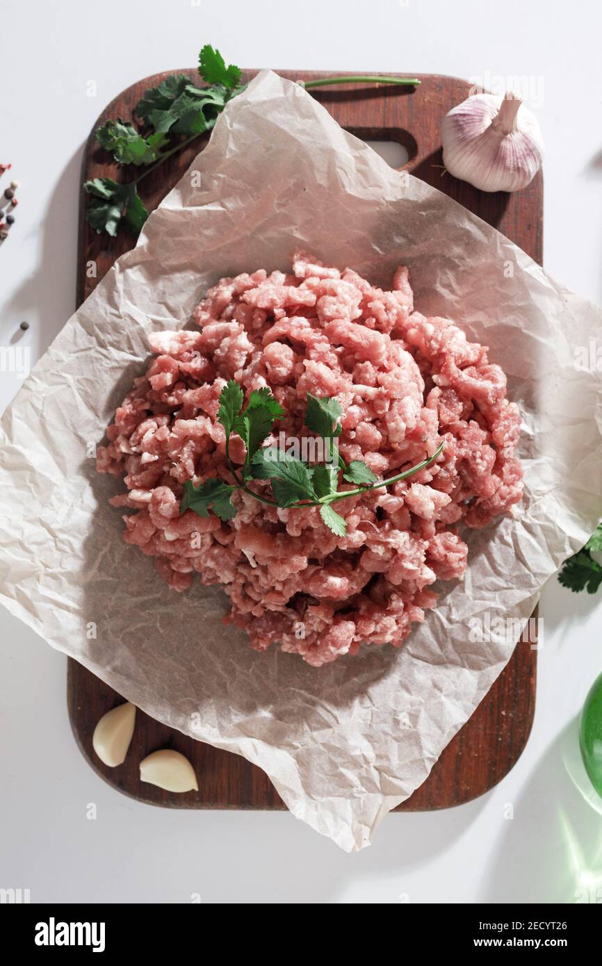 Raw chicken butcher paper hi-res stock photography and images - Alamy