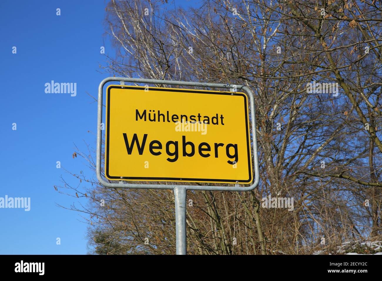 Town Entrance Sign High Resolution Stock Photography and Images - Alamy