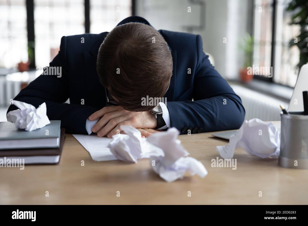 Distressed chair hi-res stock photography and images - Alamy