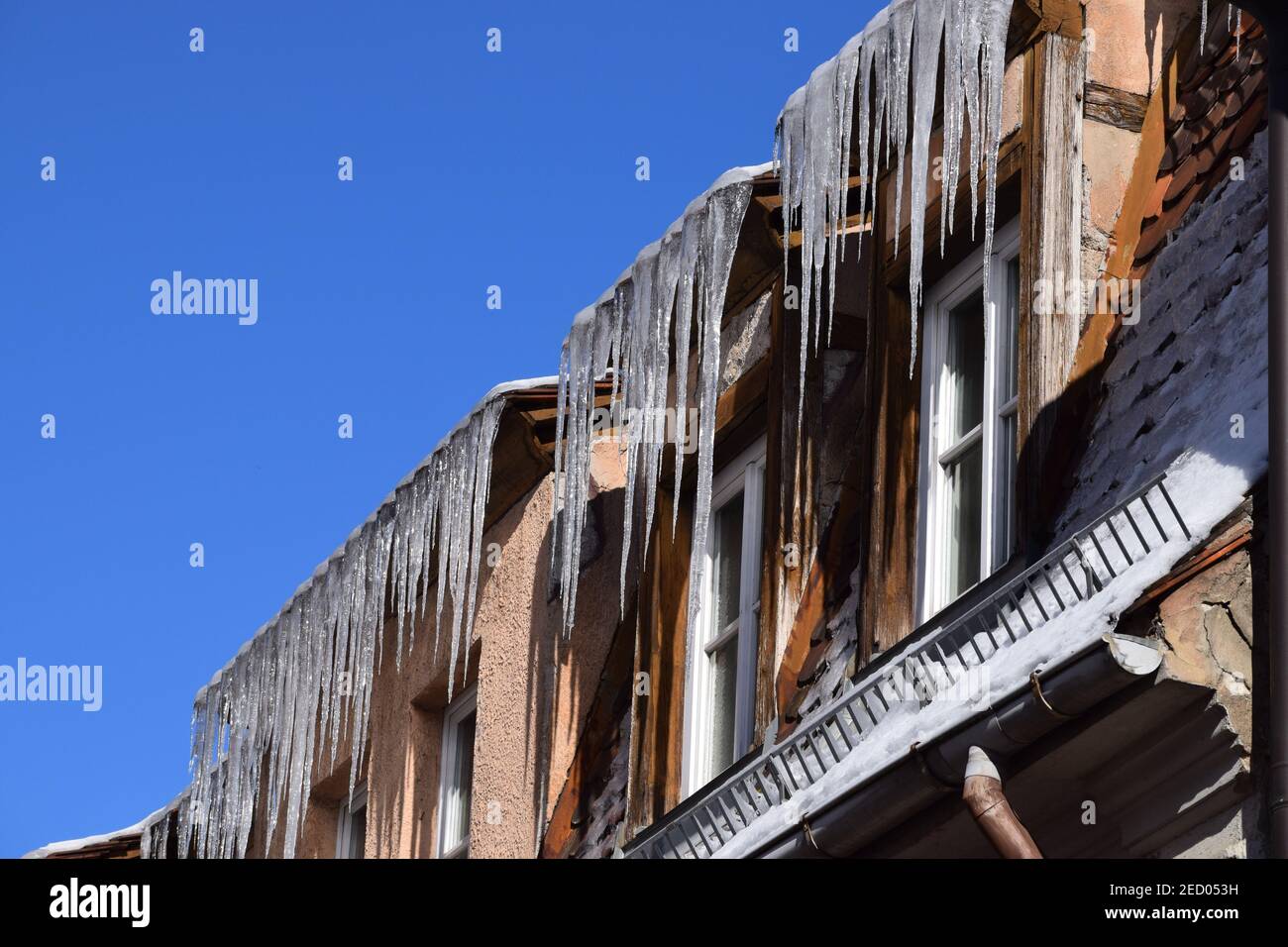 Extremely long icicles hi-res stock photography and images - Alamy