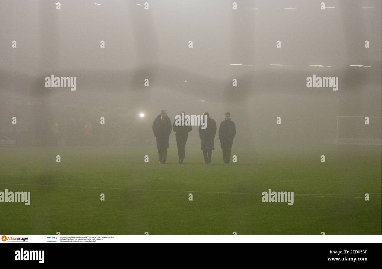 Referee does pitch inspection hi-res stock photography and images - Alamy