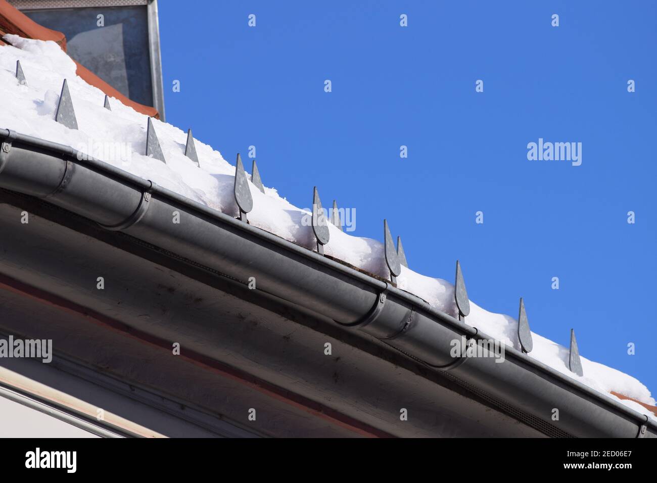 a newer Snow guard in Leaf pattern Stock Photo - Alamy