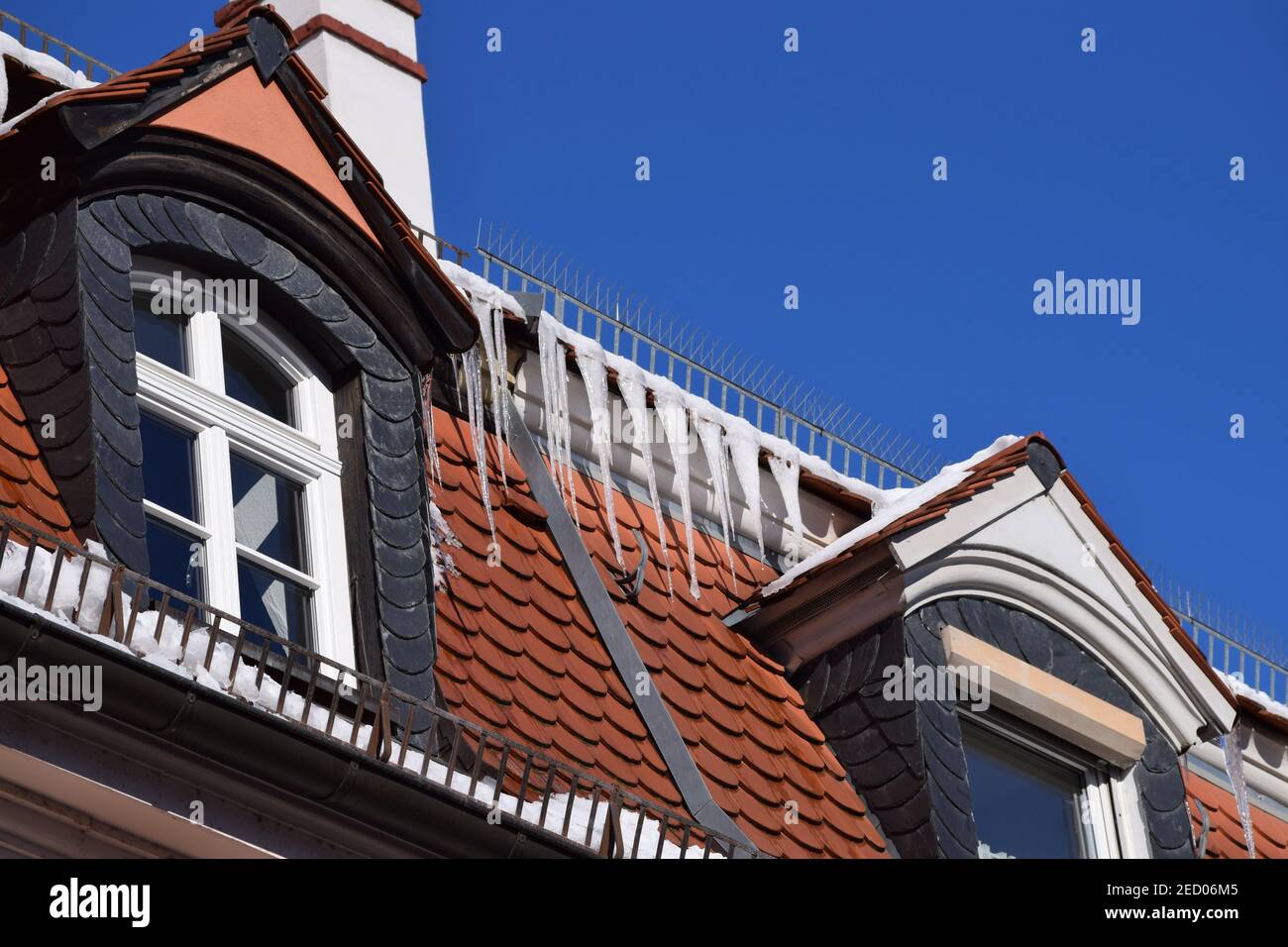 Grille to repel pigeons hi-res stock photography and images - Alamy