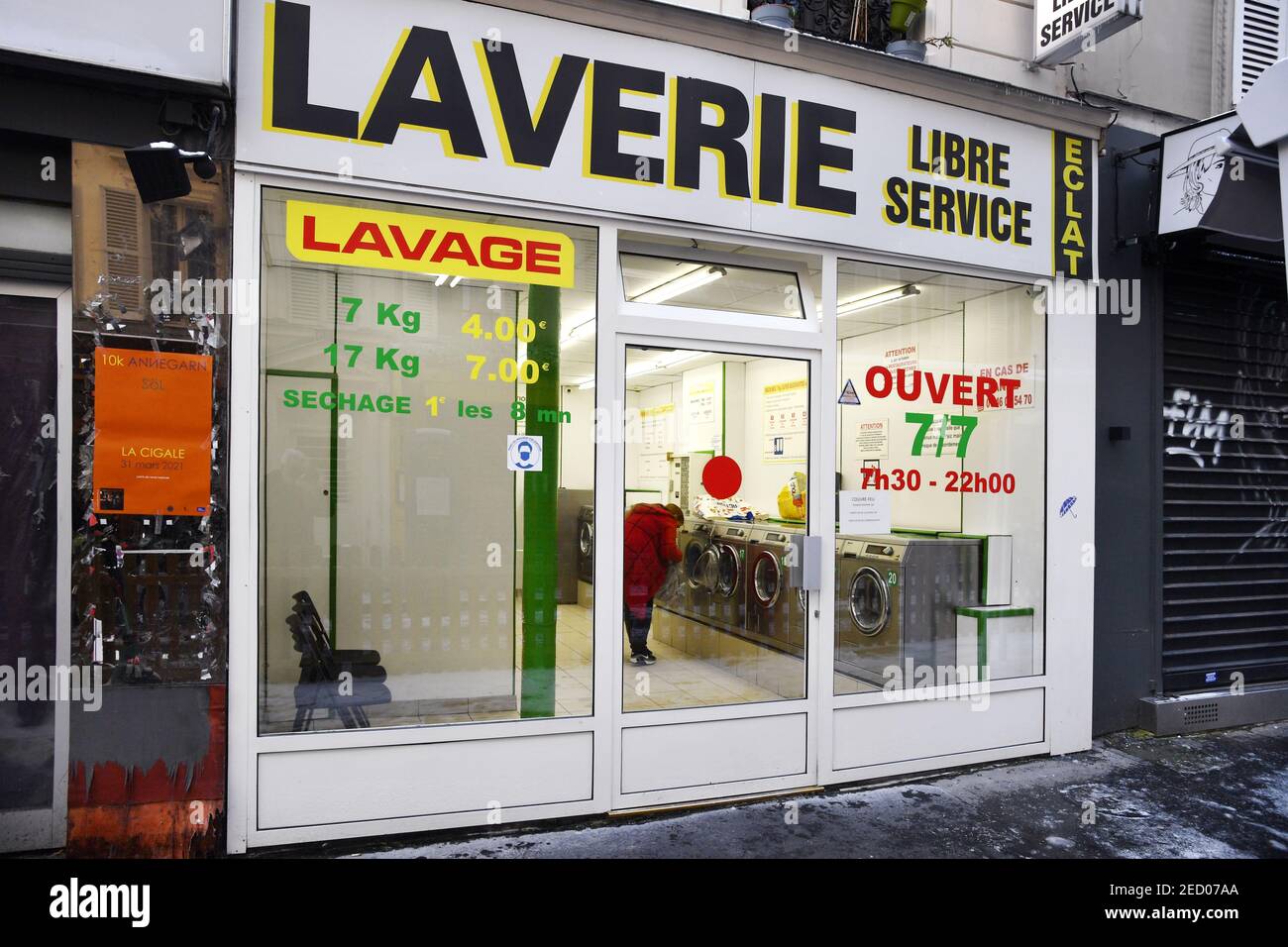 Laundry - Views of Montmartre in Winter - Paris - France Stock Photo ...