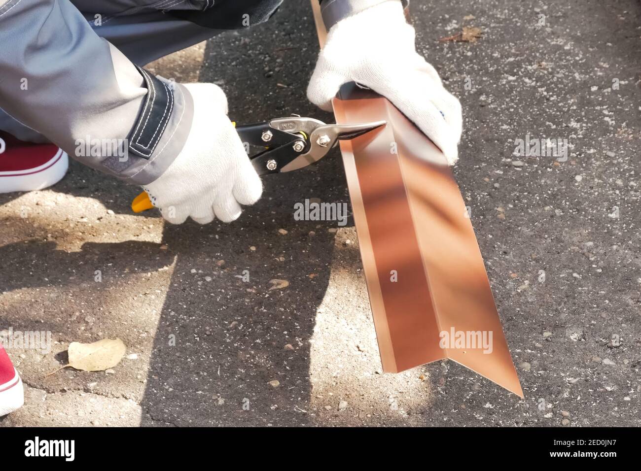 Hand shears sheet metal hi-res stock photography and images - Alamy