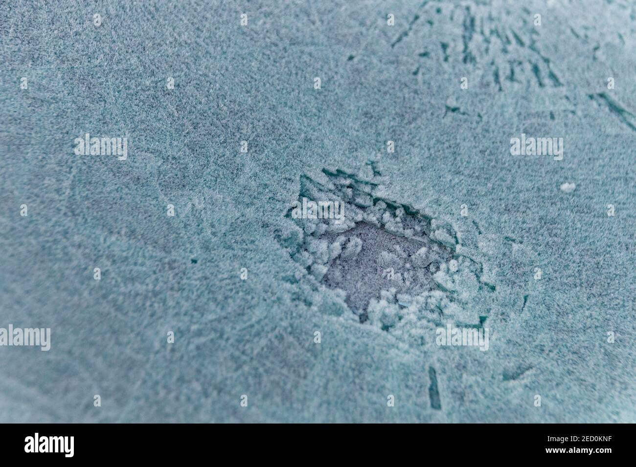 Smashed windscreen hi-res stock photography and images - Alamy