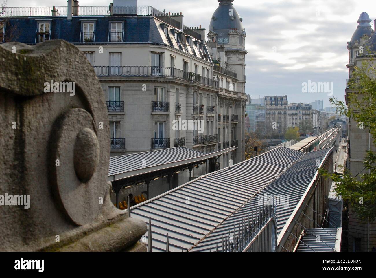 Paris metro elevated line Stock Photo - Alamy