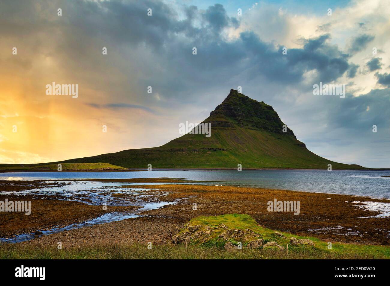 Mount Kirkjufell, Grundarfjoerdur, Snaefellsnes Peninsula, Vesturland ...