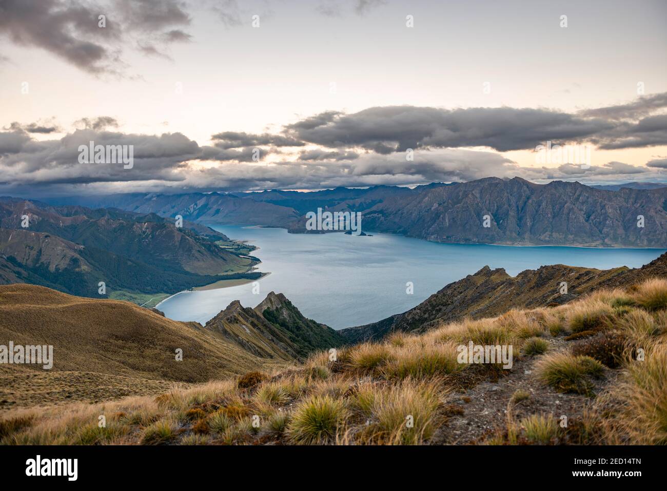 View of Lake Hawea with cloudy sky, lake and mountain landscape, view ...