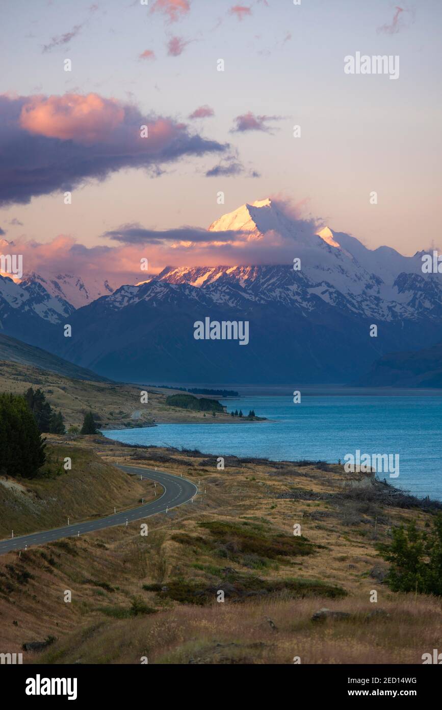 View of Mount Cook with road and lake, sunset, Lake Pukaki, Mount Cook ...