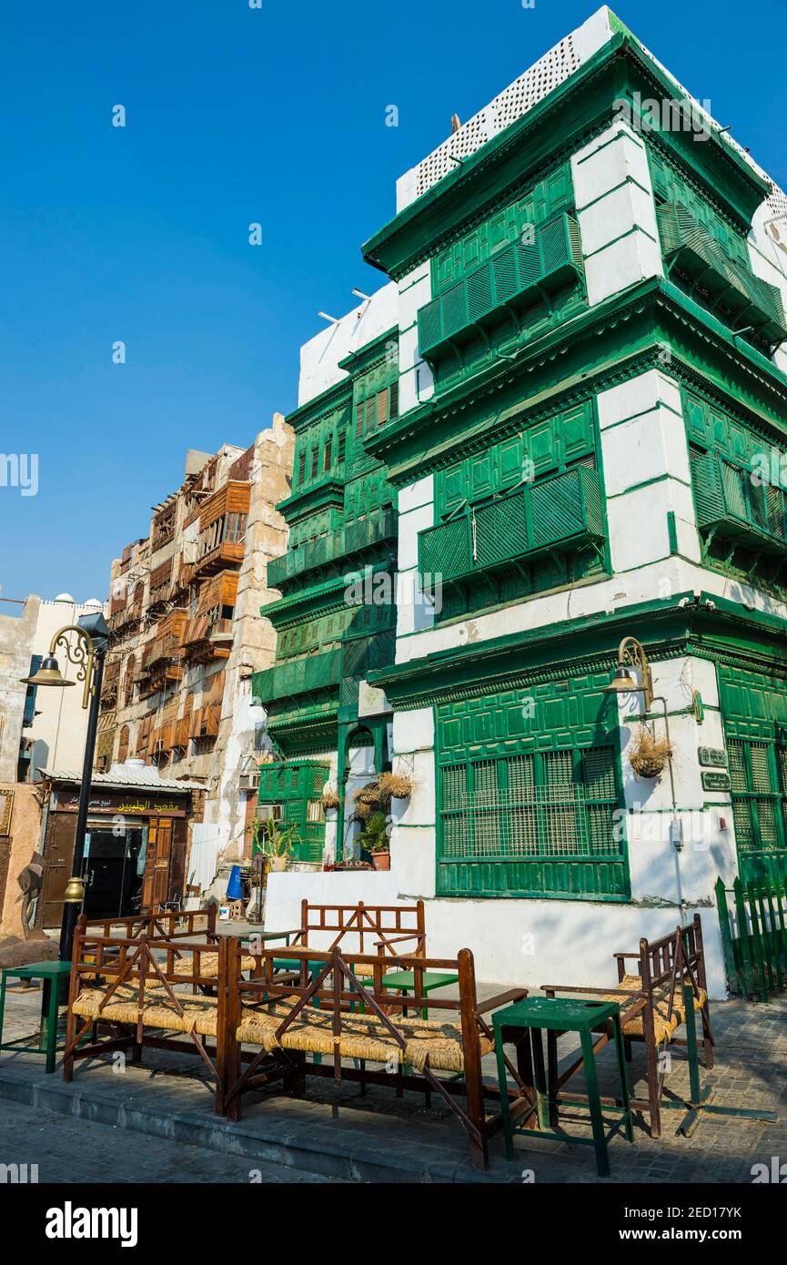 House building traditional style hi-res stock photography and images ...