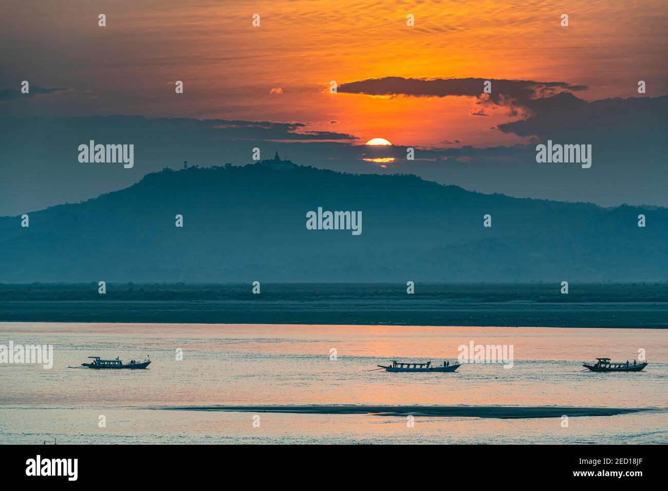 Sunset over the Irrawaddy river, Bagan, Myanmar Stock Photo - Alamy